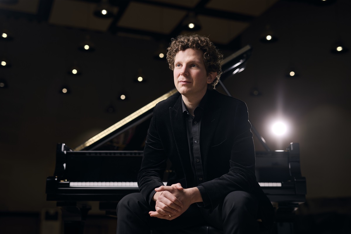 Jayson Gillham - Piano Concerto Goulburn Performing Arts Centre